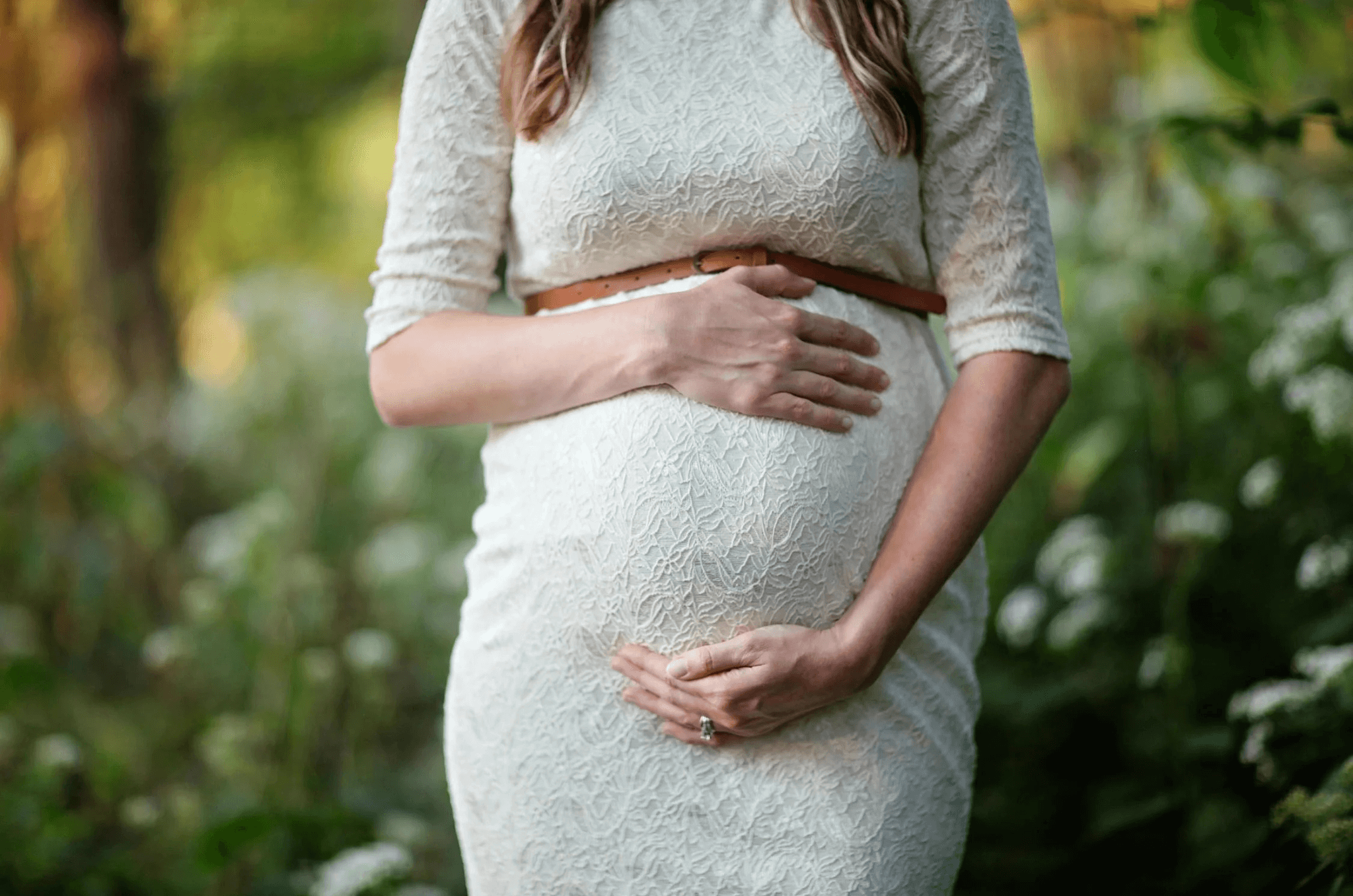 Acné hormonale pendant la grossesse : causes et solutions naturelles ...